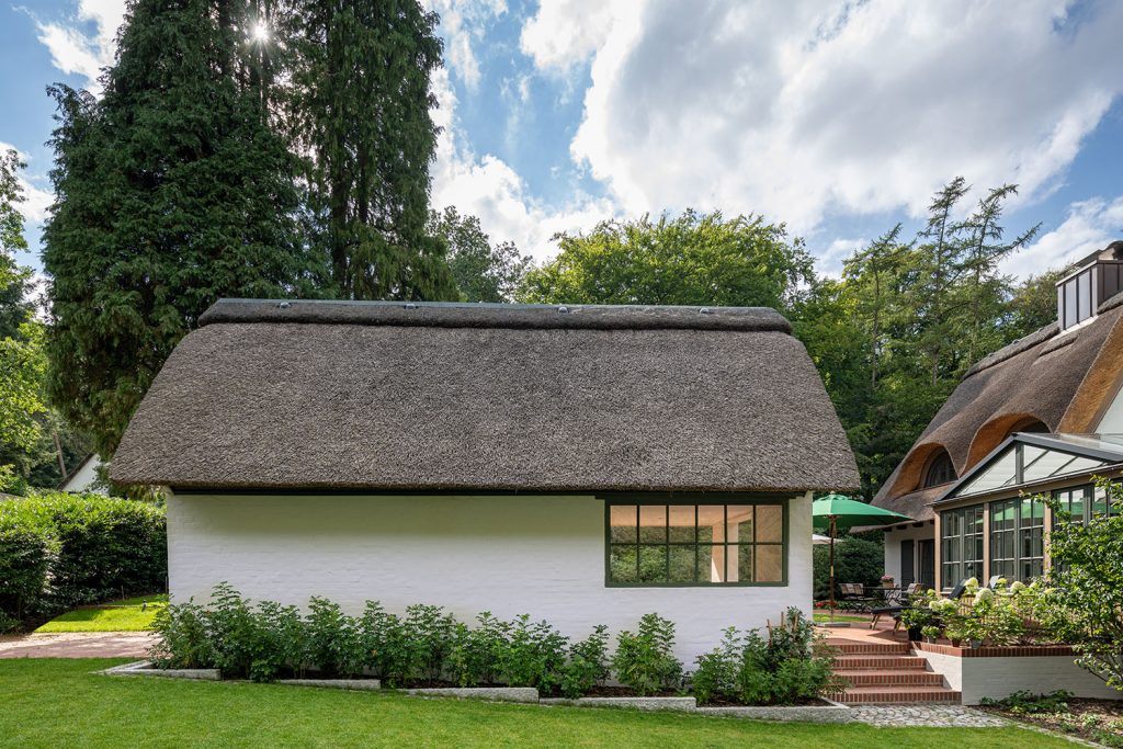 Geborgen unter Reet – EDYE Architekten